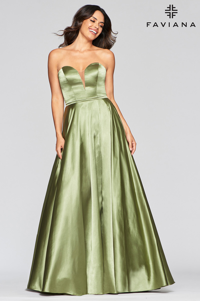 French Novelty: Faviana Glamour S10428 Lace Up Back Prom Gown